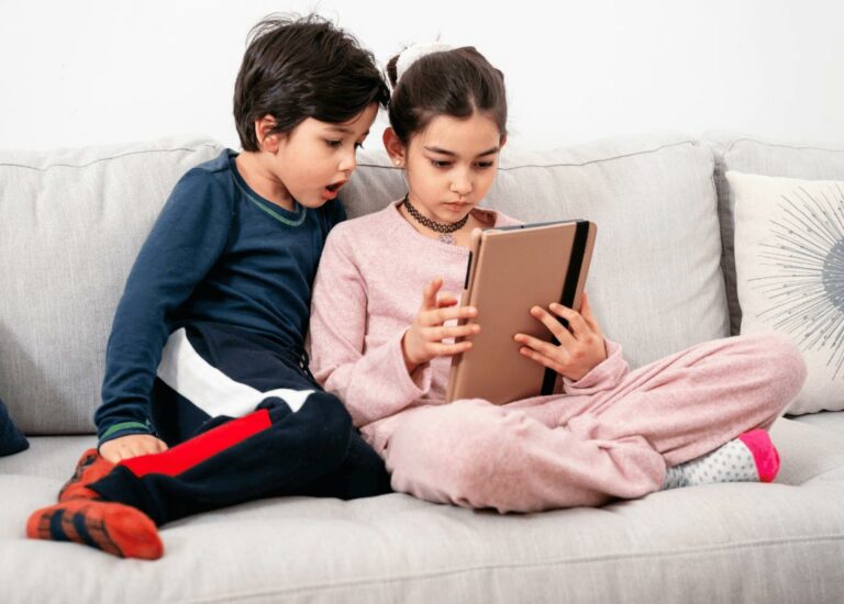 Screen Time Management: Balancing Digital Media and Offline Activities ...